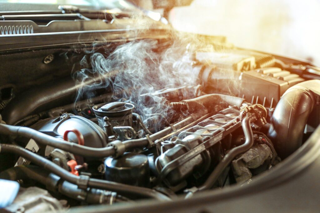 Qué Significa Que Salga Humo Del Capó Del Coche